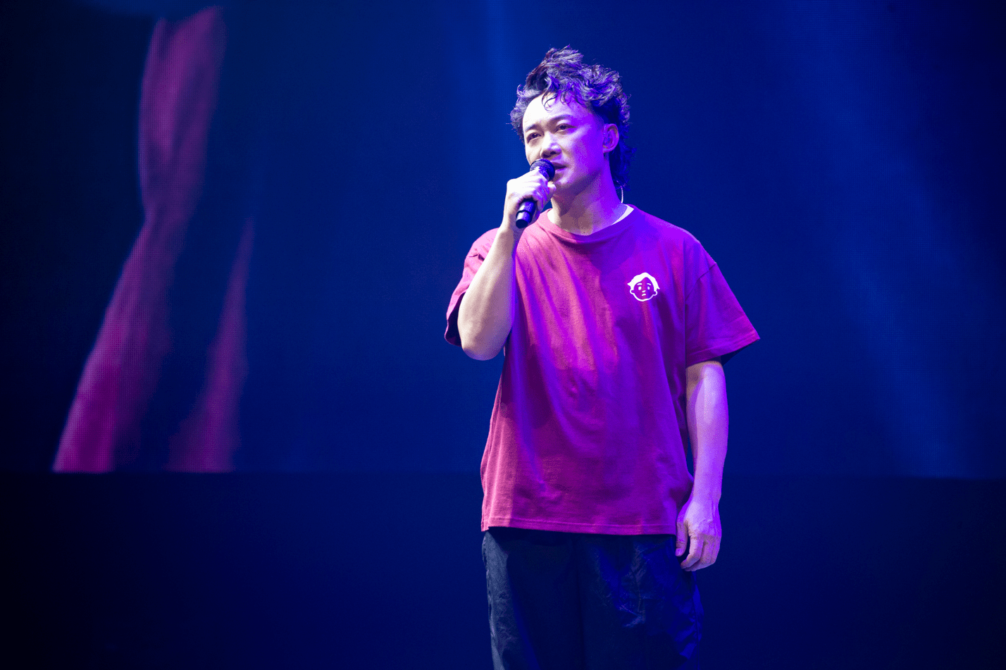 Eason陈奕迅第15场演唱会再掀热浪，安可后歌迷依然不舍离场 - 360娱乐，你开心就好