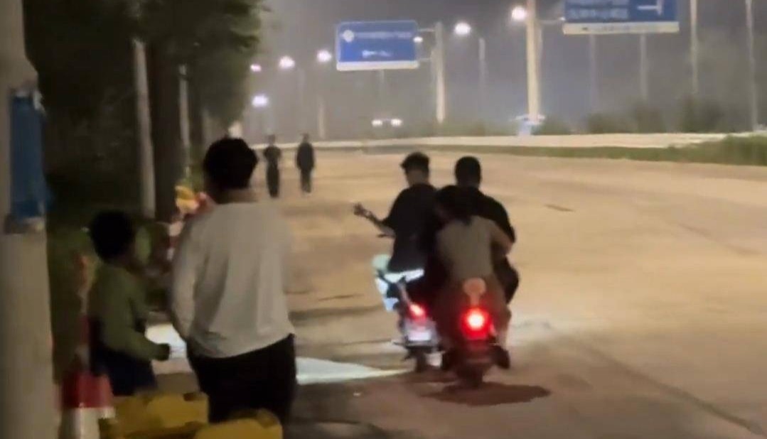 天津出现捡螃蟹大军