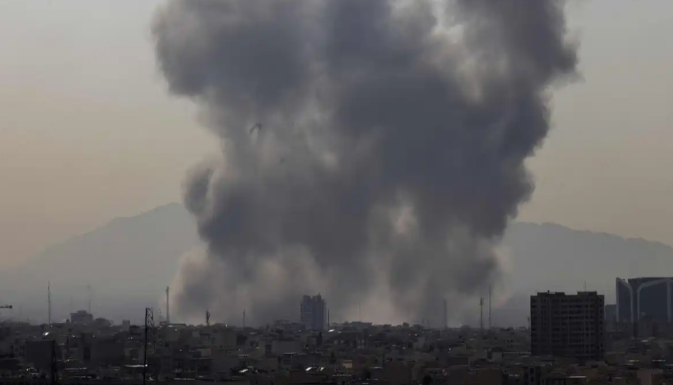 特朗普等待接管伊朗